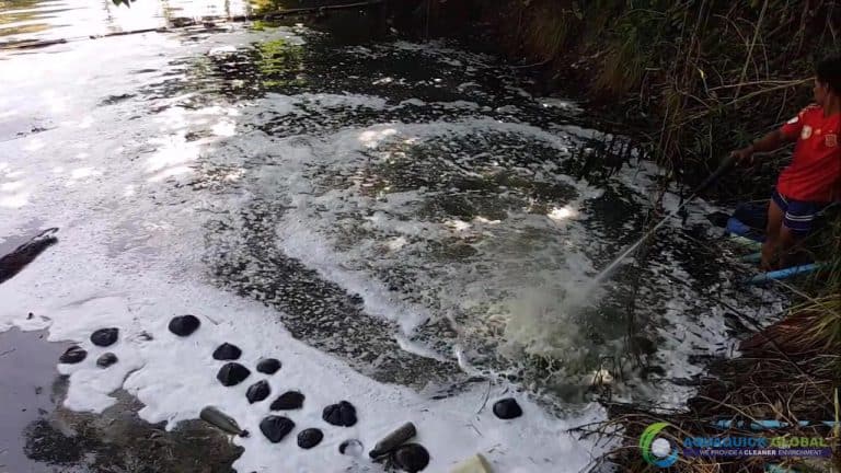 AQUAQUICK 2000 Phiphi island Oil spill in pond cleanup - AQUAQUICK 2000 ...